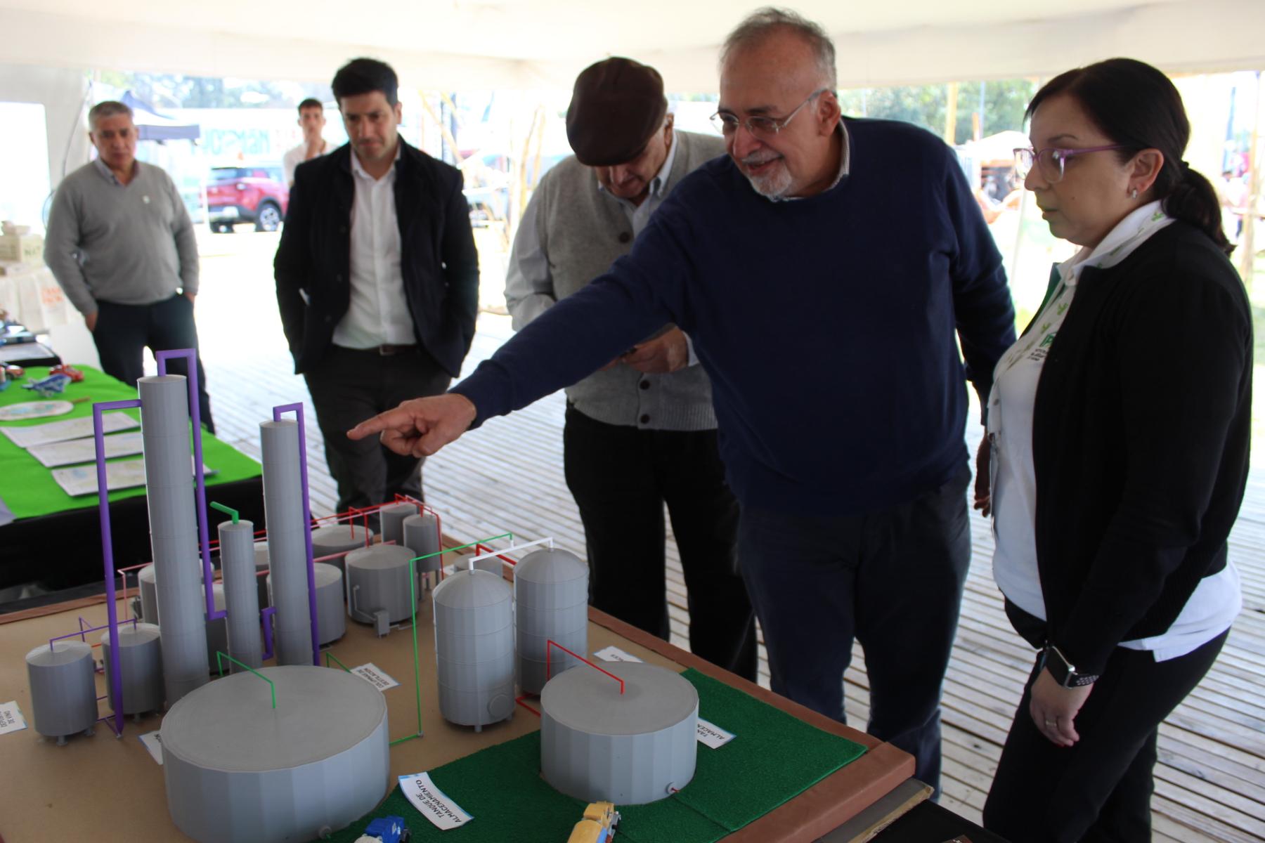 Azúcar, alcohol y energía: el IPAAT acercó la industria sucroalcoholera ...